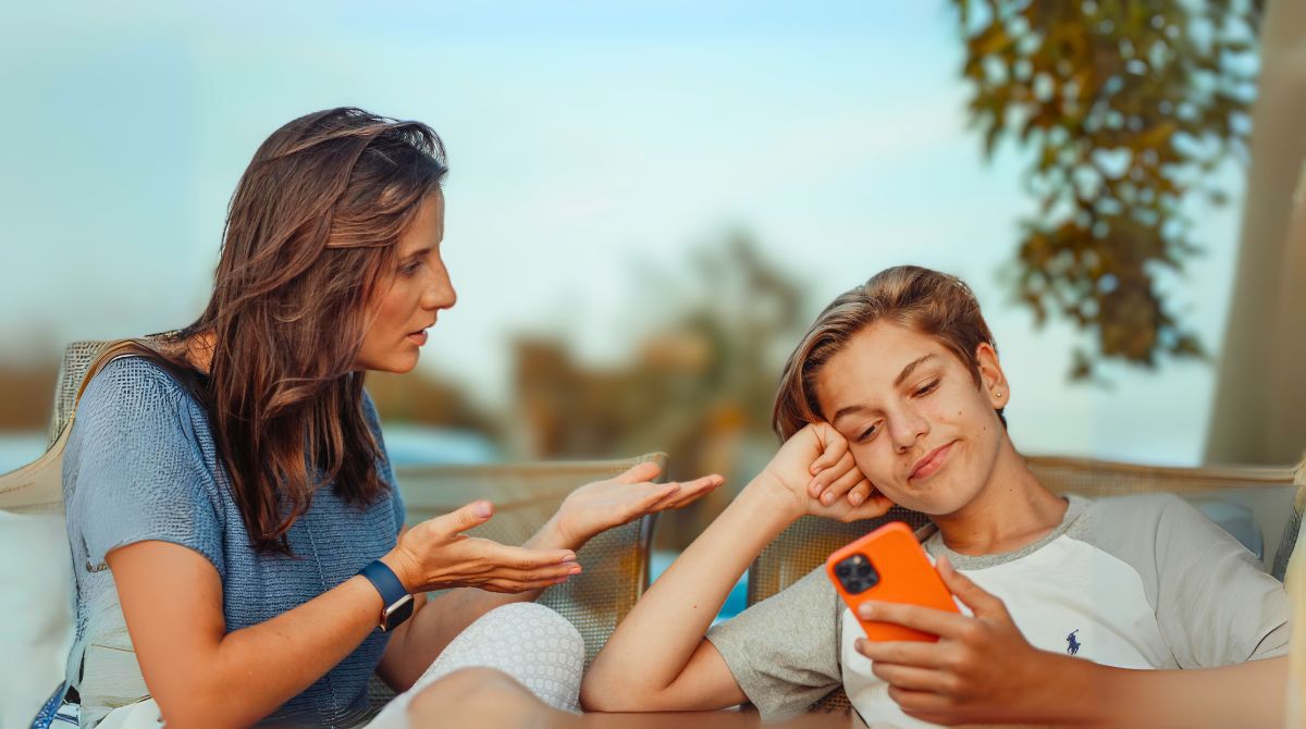 Vos enfants ont cette appli intrusive sur leur smartphone : faut-il en ...